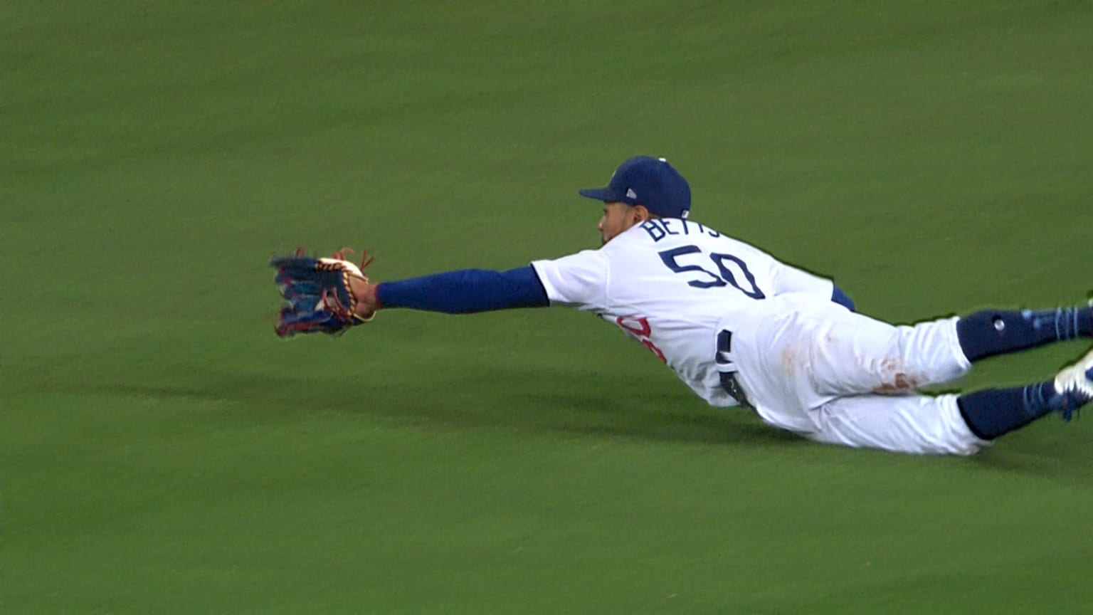 Mookie Betts makes an amazing diving catch in right | 09/20/2022 | Los ...