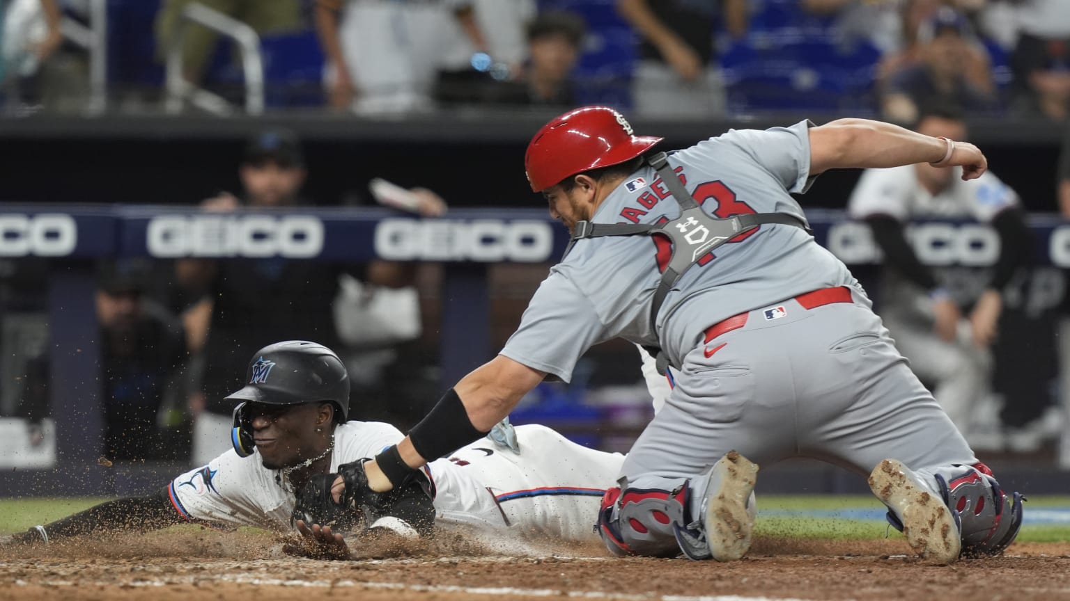 Dylan Carlson throws out the tying run at the plate | 06/17/2024 | St ...