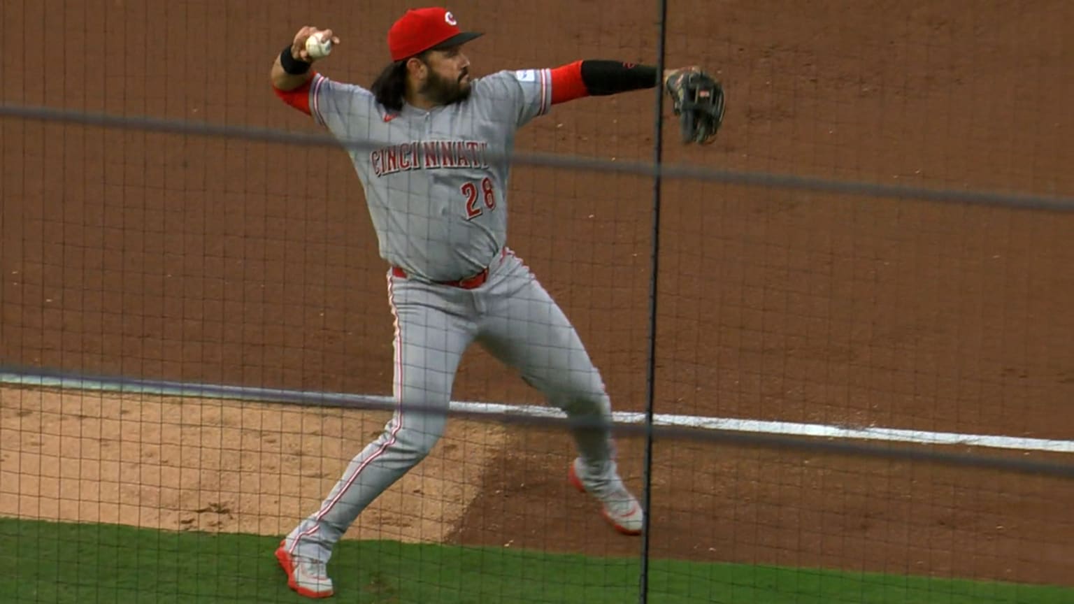 Eugenio Suárez's strong throw | 06/08/2026 | Cincinnati Reds