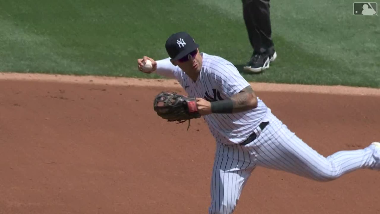 Torres ranges up the middle and makes a smooth throw | 05/10/2023 | New ...