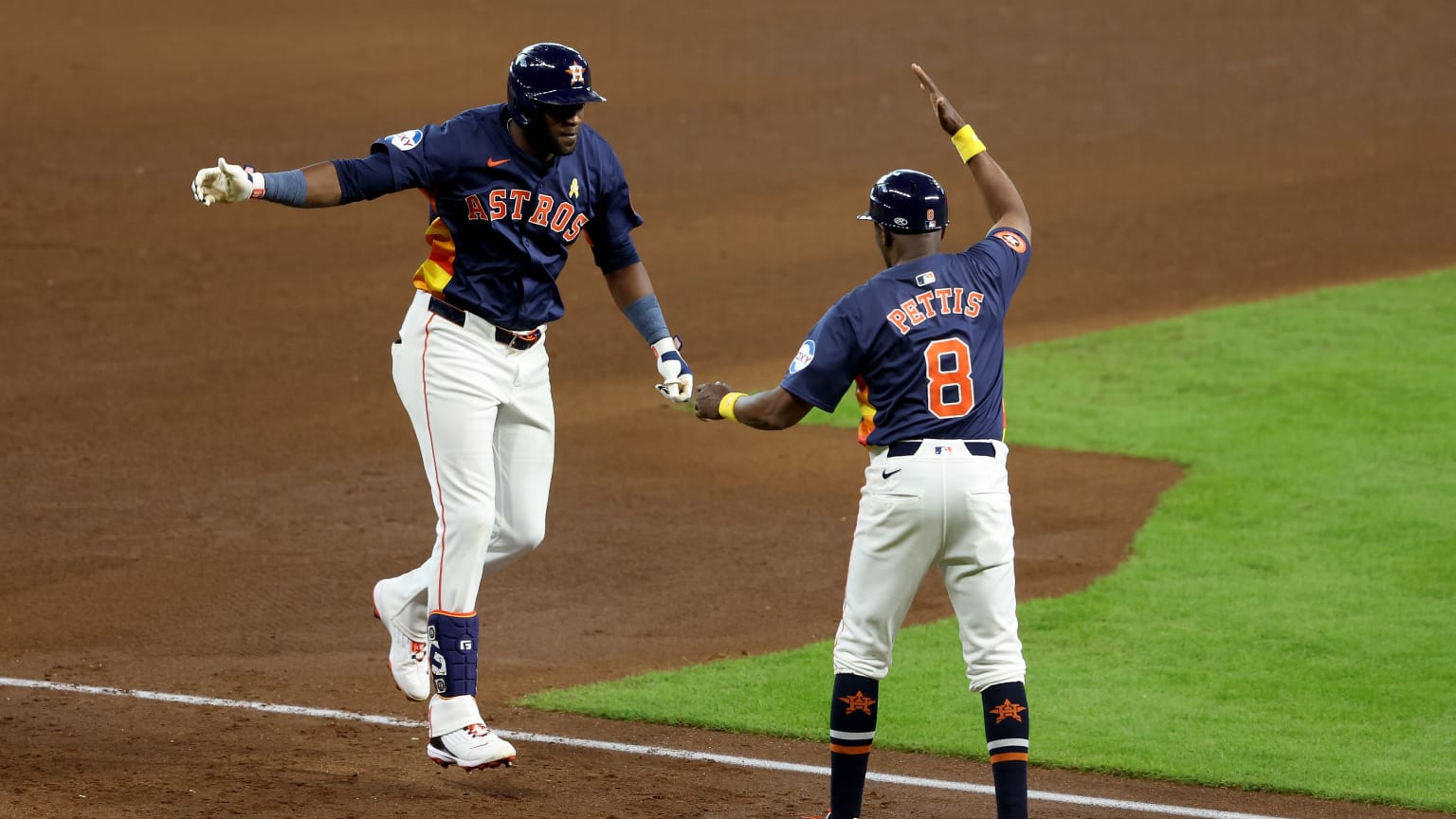 Yordan Alvarez's 30th home run of the year | 09/01/2024 | MLB.com