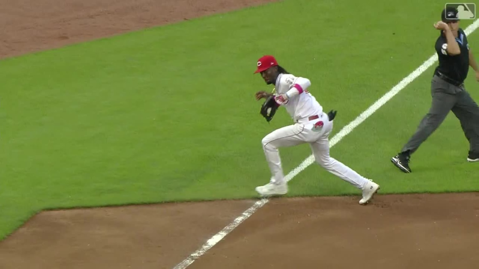 De La Cruz fires laser, nabs Slater to end the 5th | 07/17/2023 ...