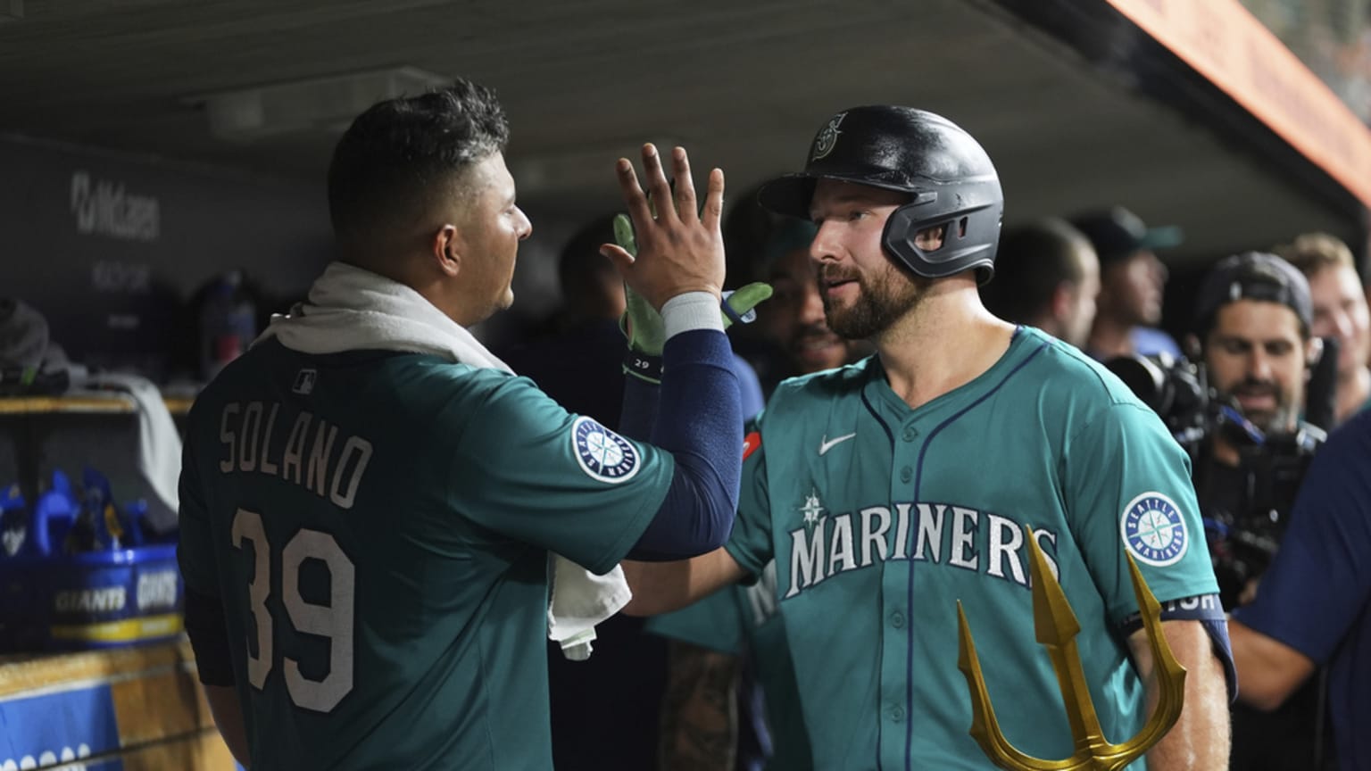 Mariners score seven runs in the 9th | 07/11/2025 | MLB.com