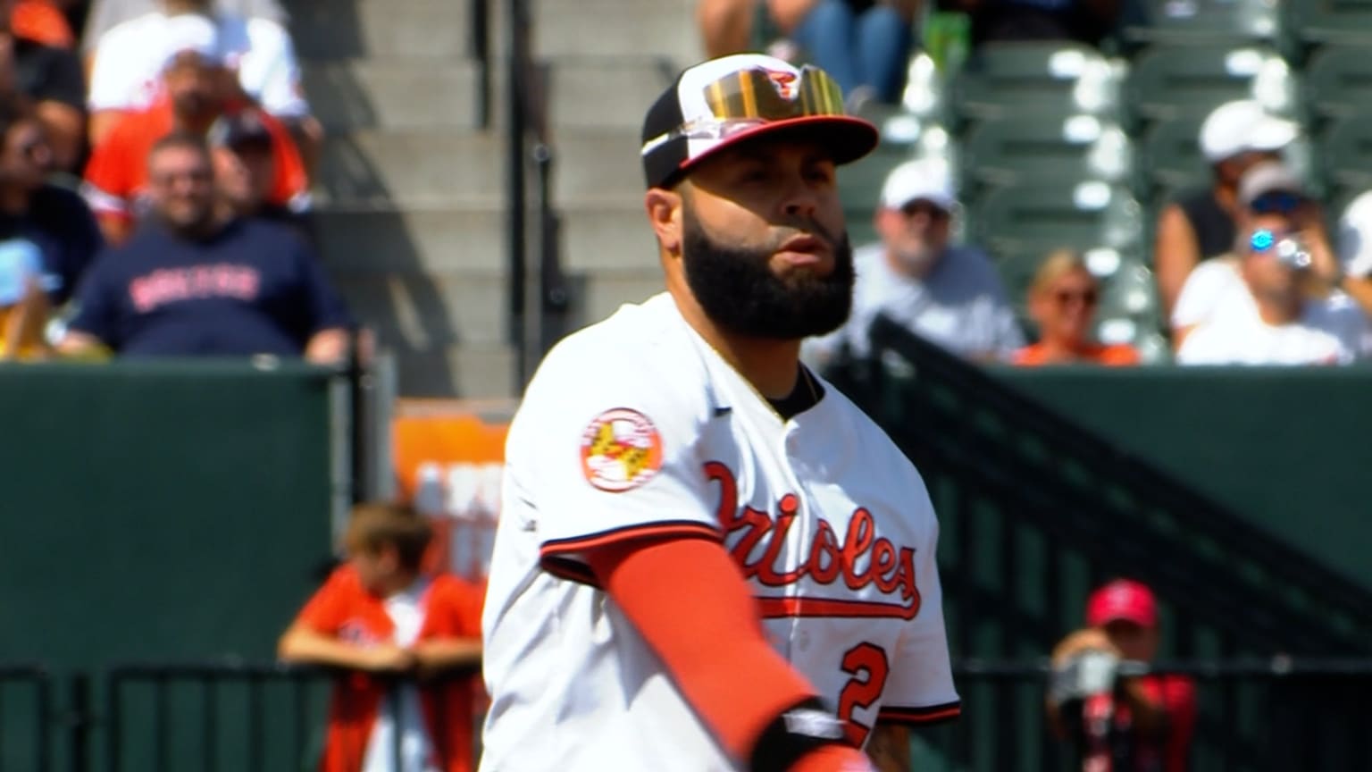 Emmanuel Rivera's sweet leaping catch | 08/28/2025 | MLB.com