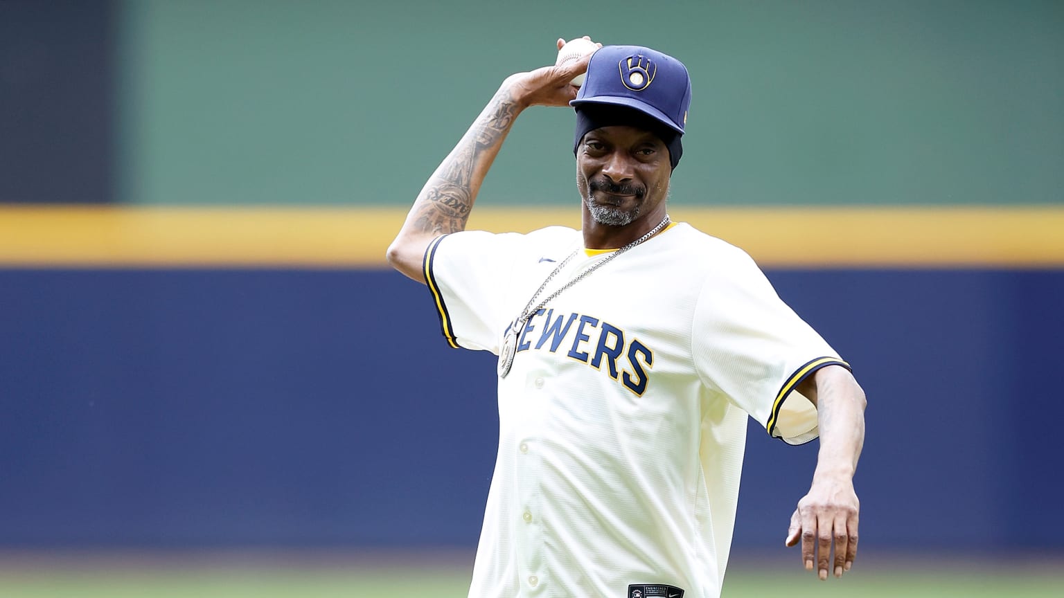 Snoop Dogg throws out the first pitch | 06/15/2024 | Milwaukee Brewers