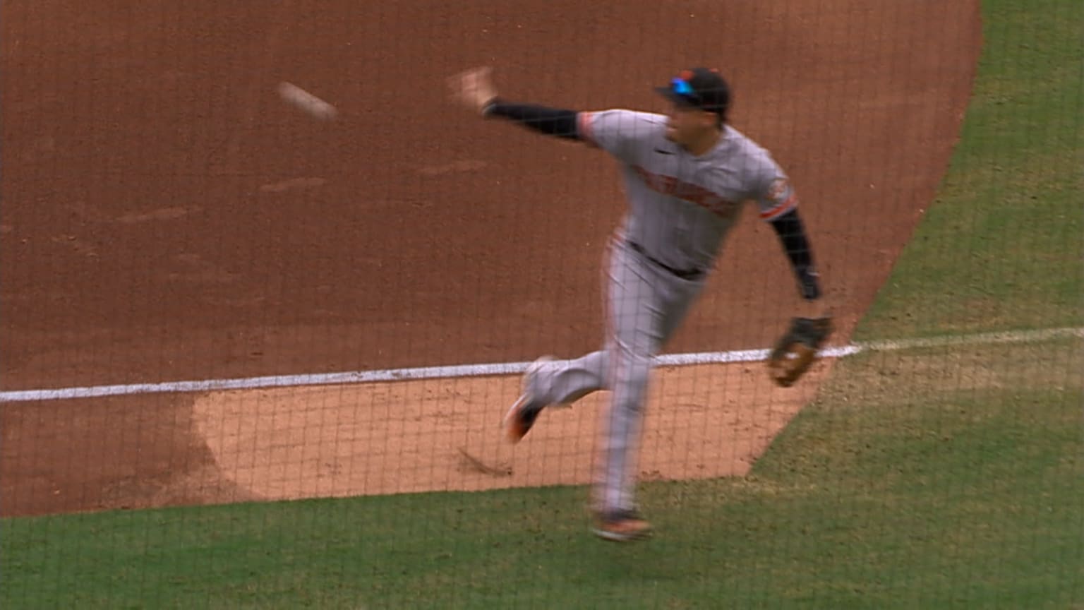 Wilmer Flores makes a nice feed to Alex Young | 10/05/2022 | MLB.com