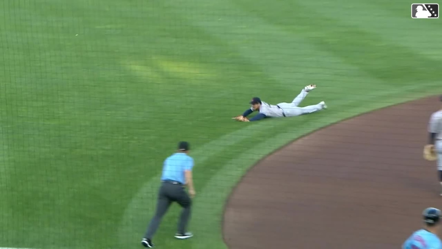 Nacho Alvarez Jr.'s diving play | 07/06/2024 | Atlanta Braves