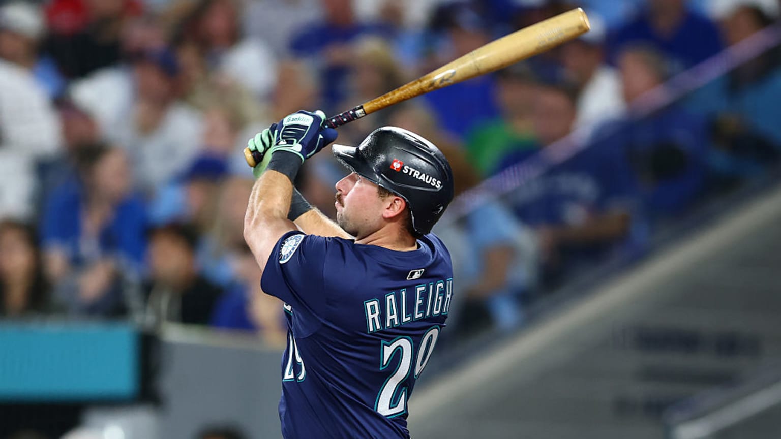 Cal Raleigh wins Silver Slugger Award | 11/07/2025 | MLB.com