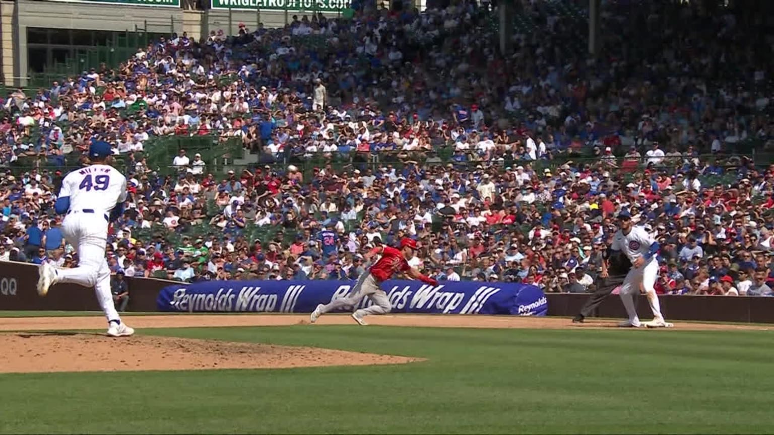 Tyson Miller picks off Stuart Fairchild | 05/31/2024 | Chicago Cubs