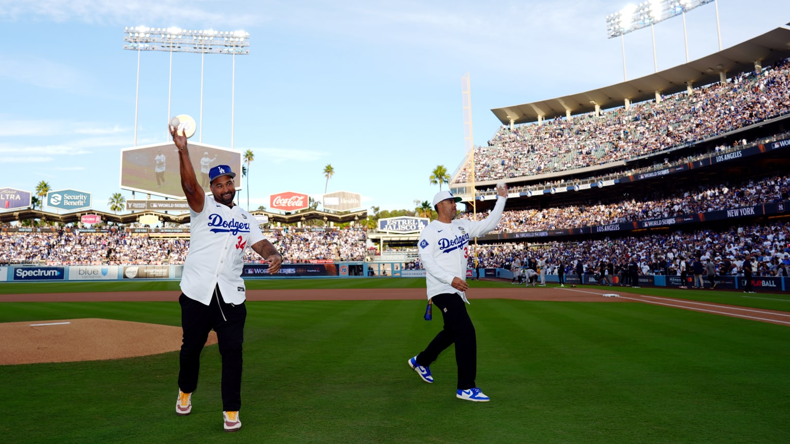 Andre Ethier, Matt Kemp throw out first pitch | 10/26/2024 | MLB.com