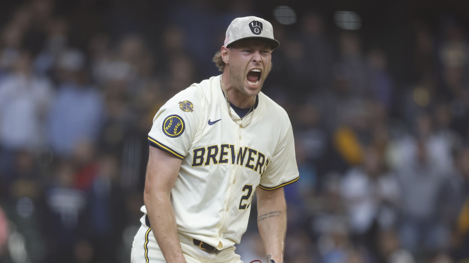 Trevor Megill notches the save | 05/18/2025 | Milwaukee Brewers