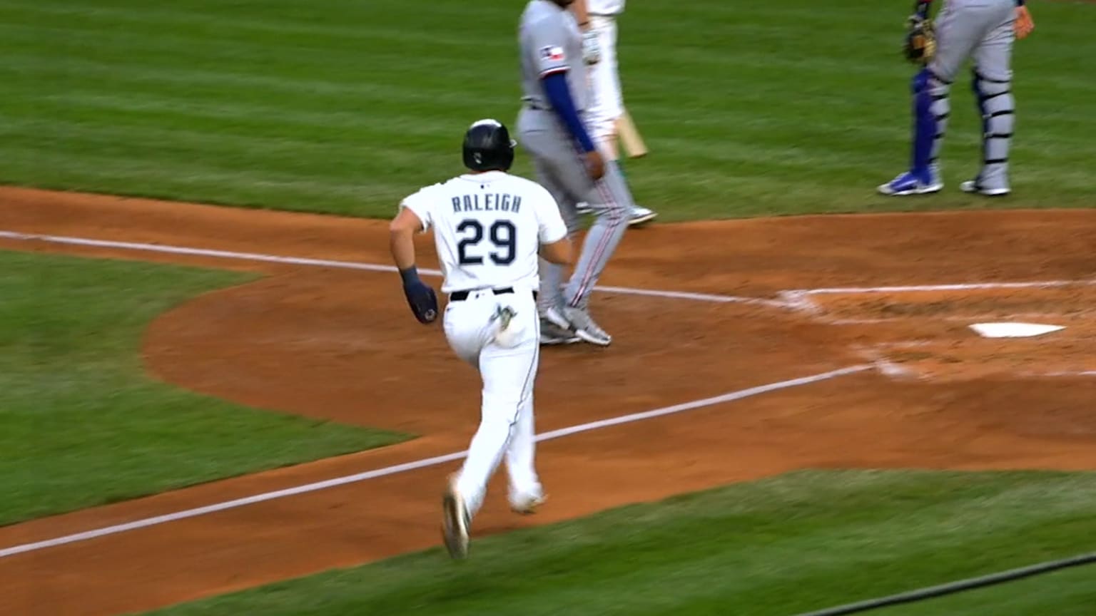 Cal Raleigh scores on a wild pitch | 04/12/2025 | Seattle Mariners