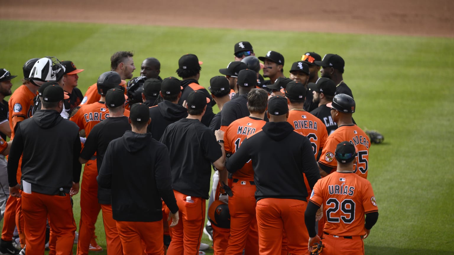 Benches clear after Coby Mayo and Lenyn Sosa collide | 05/31/2025 | MLB.com
