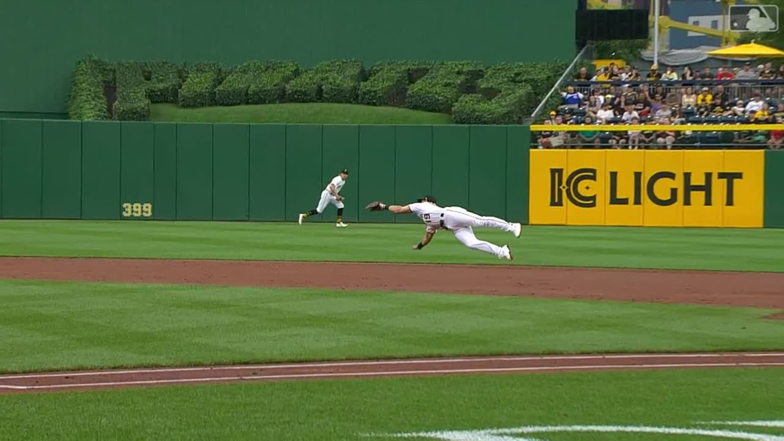 Jared Triolo nabs Ozzie Albies with nice catch in 3rd | 08/09/2023 ...