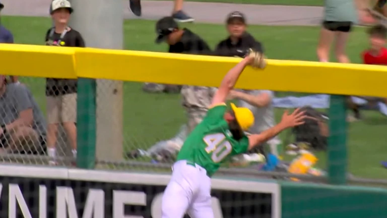 Colby Thomas makes a brilliant leaping catch | 03/23/2024 | Athletics