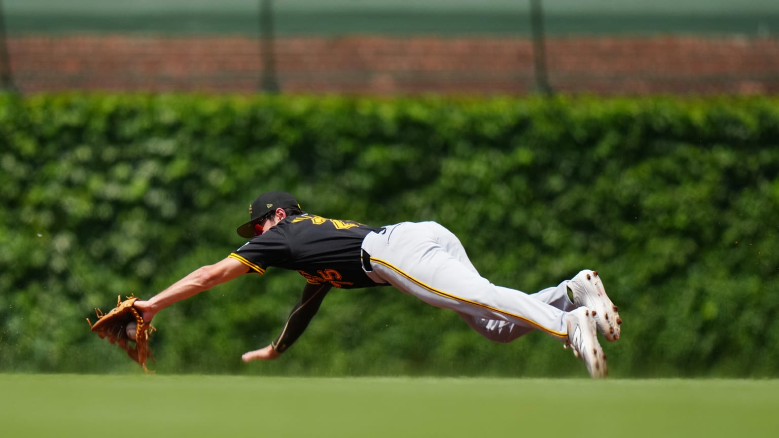 Alika Williams' dazzling diving stop | 05/18/2024 | Pittsburgh Pirates