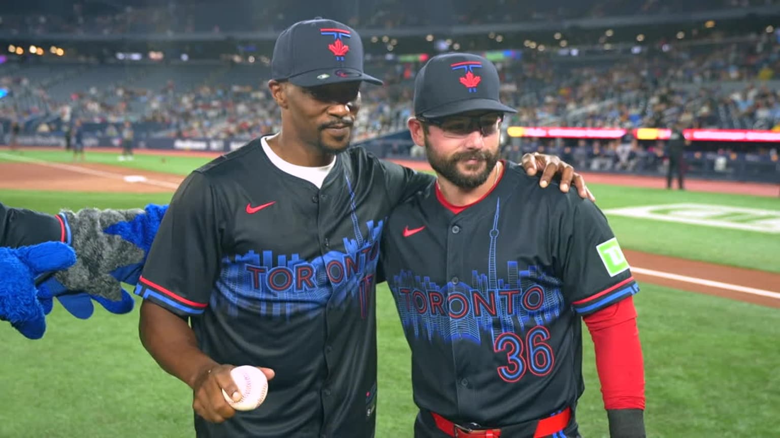Anthony Mackie throws out the first pitch | 09/23/2024 | MLB.com