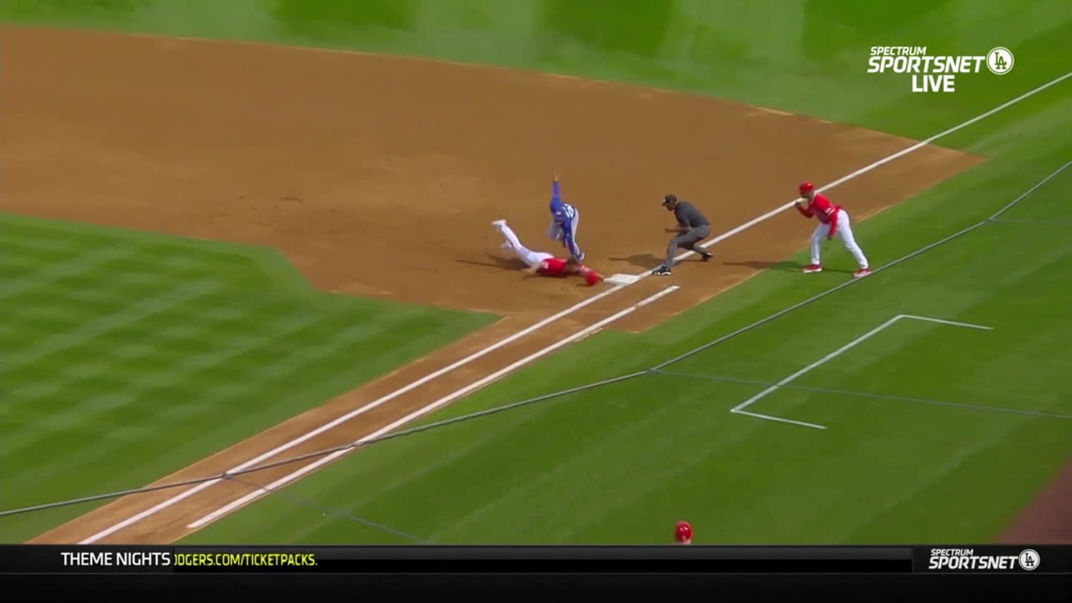 Dodgers turn a 9-3-4 double play in the 1st inning | 02/24/2024 | MLB.com