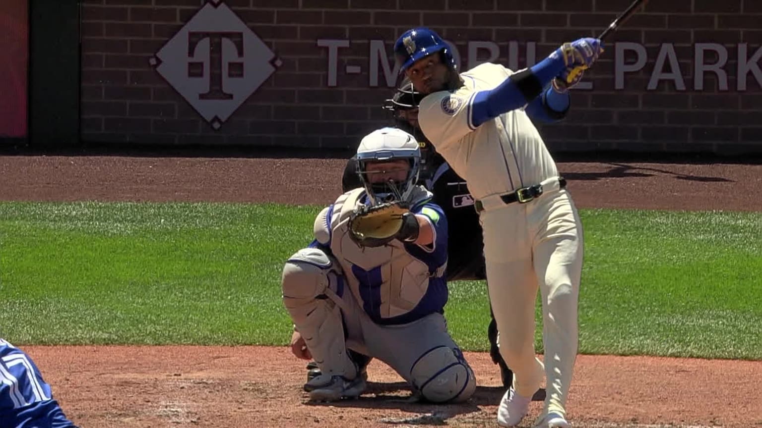 Victor Robles' first homer with Mariners (1) | 07/07/2024 | Seattle ...