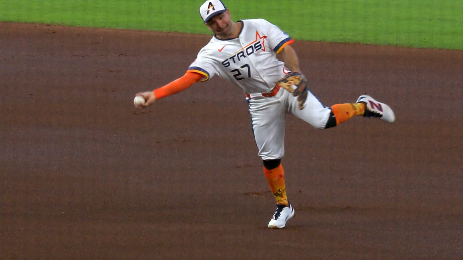 Jose Altuve's barehanded play | 05/12/2025 | Houston Astros