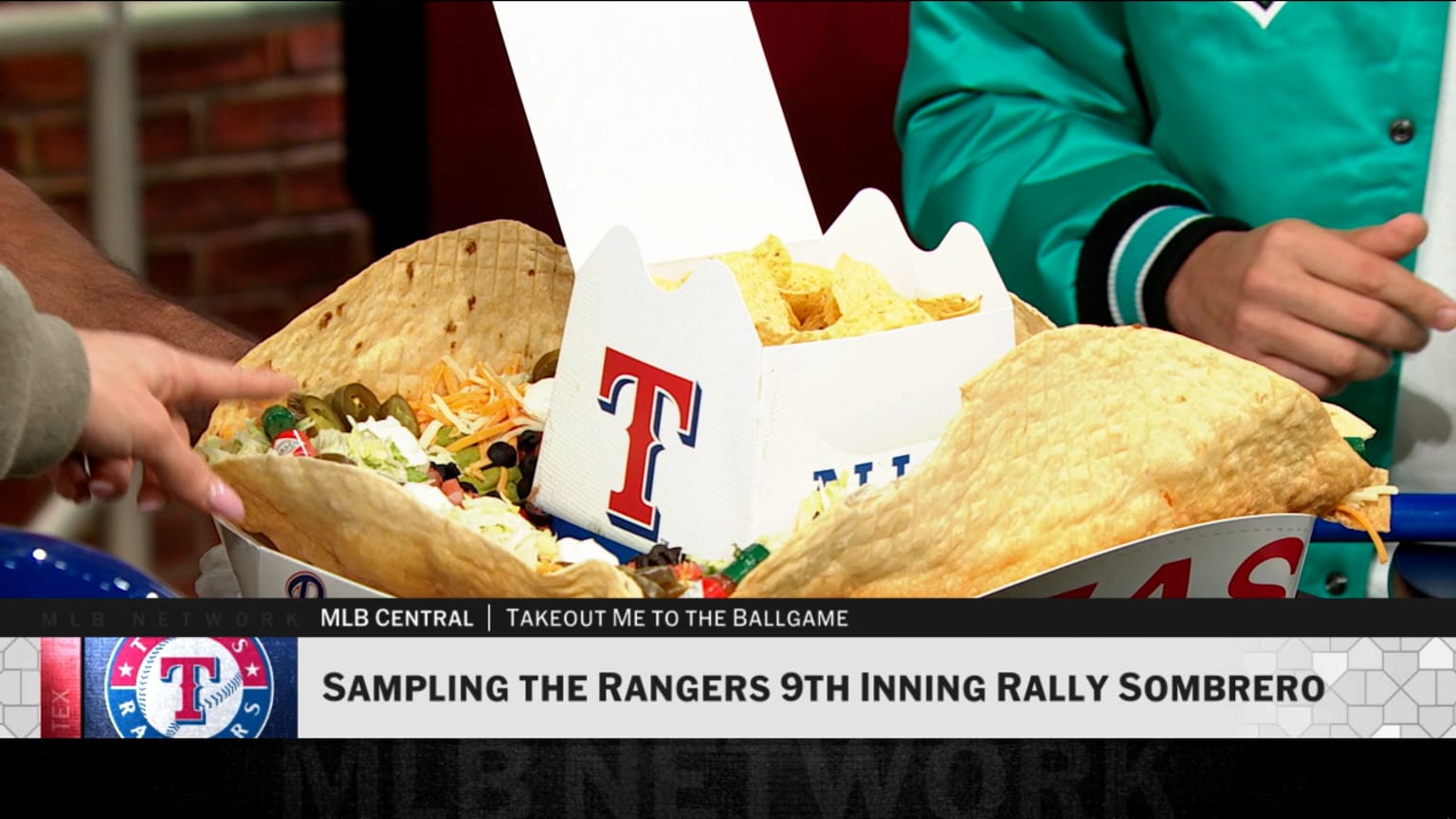 Trying the Rangers' 9th inning rally sombrero | 04/03/2026 | New York Mets