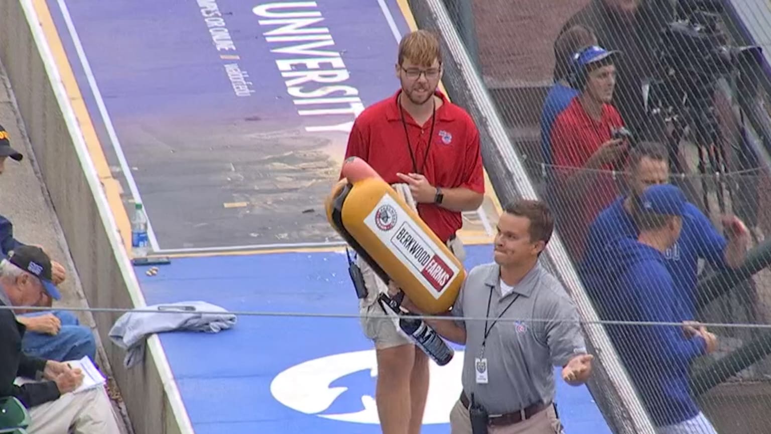 Catch a dog from the hot dog gun in Wisconsin | 09/07/2023 | MLB.com