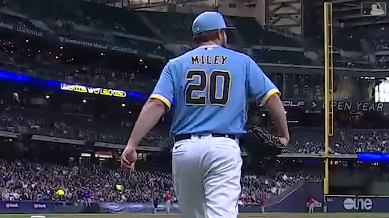 Wade Miley fans two batters | 04/28/2023 | Milwaukee Brewers
