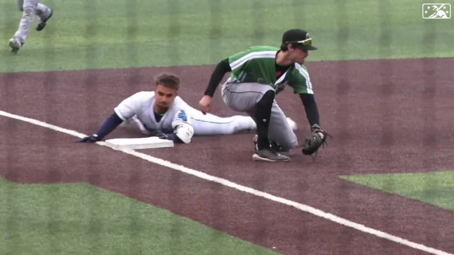 Harry Ford rips an RBI triple to right field | 04/09/2023 | Seattle ...