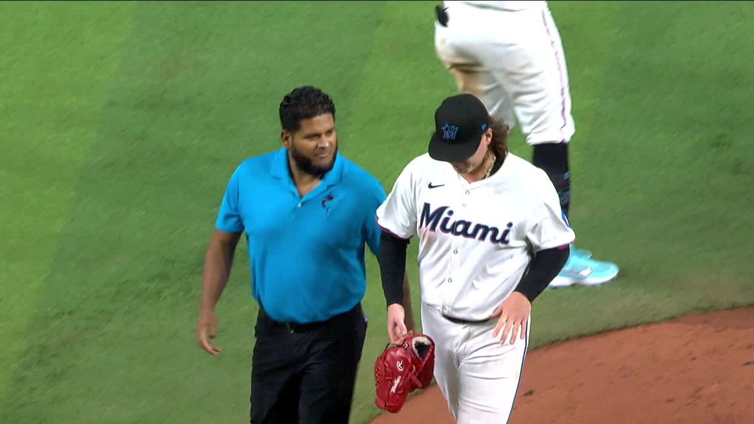 Ryan Weathers leaves with hand cramp | 04/16/2024 | Miami Marlins