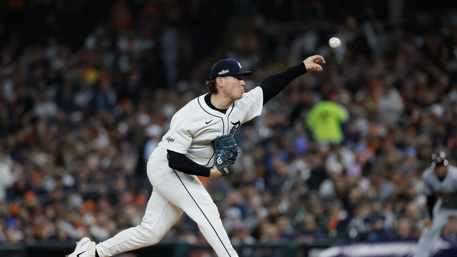 Tyler Holton snags a comebacker | 10/10/2024 | MLB.com