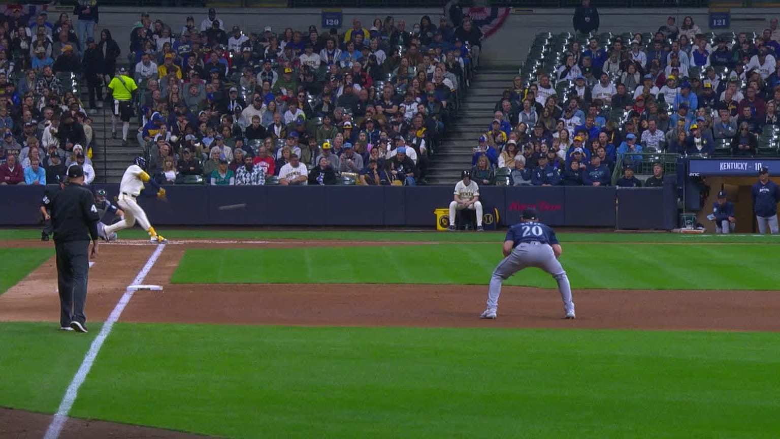 Luke Raley hace una gran jugada en la inicial | 05/04/2024 | Los ...