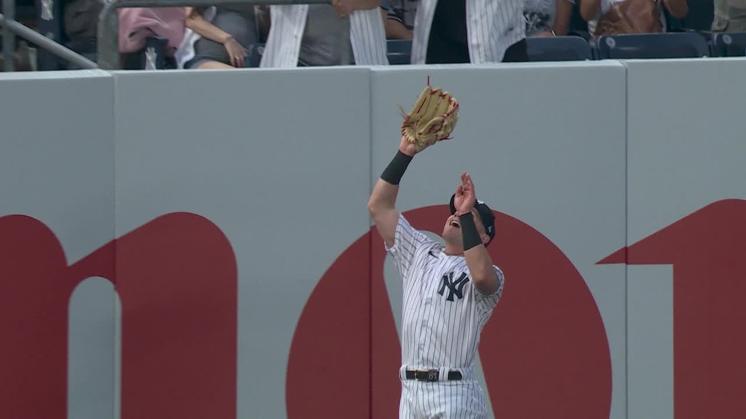 Jake Bauers makes a nice jumping catch in left field | 06/10/2023 | New ...