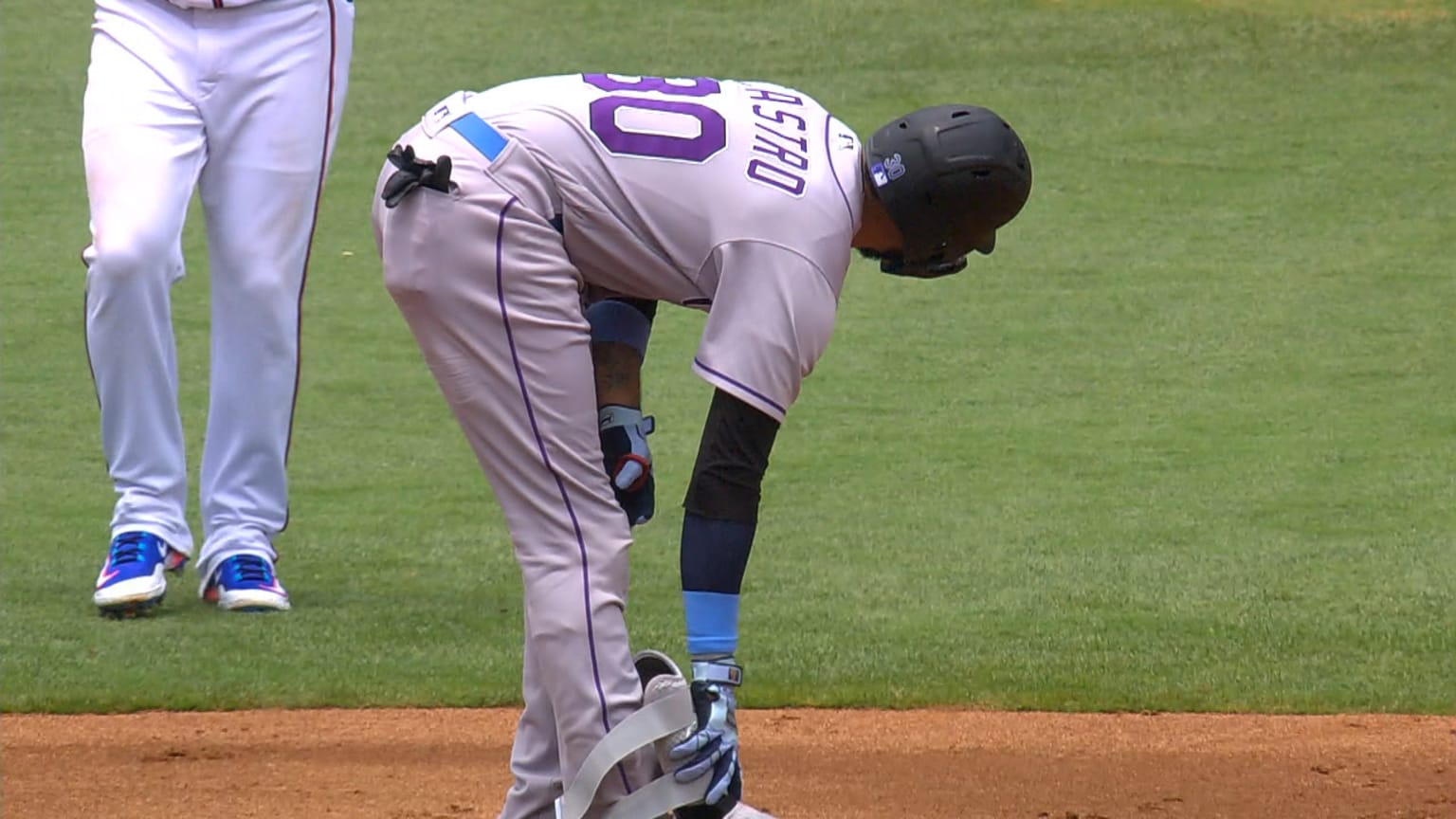 Harold Castro hits an infield RBI single | 06/18/2023 | Colorado Rockies