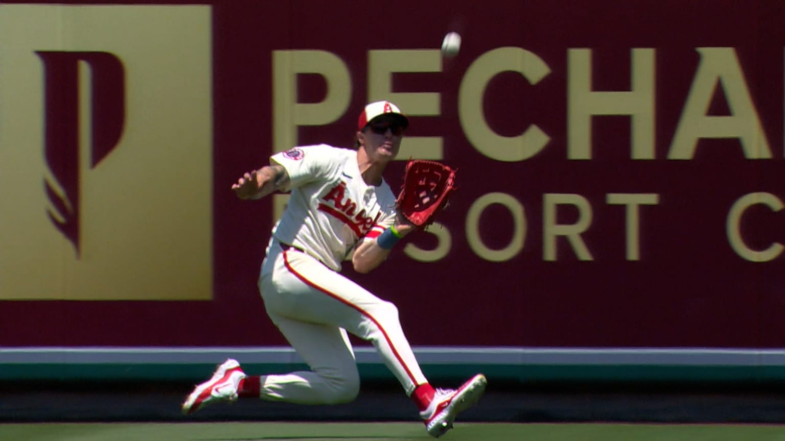 Mickey Moniak's sweet sliding catch | 07/14/2024 | Los Angeles Angels