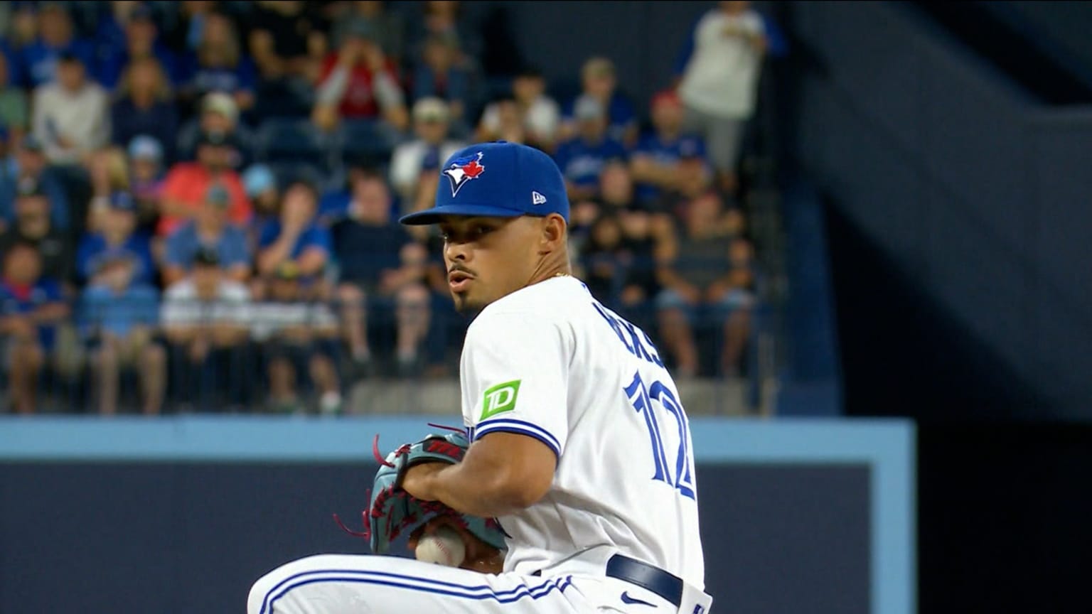 Jordan Hicks signs four-year deal with the Giants | 01/12/2024 | San ...