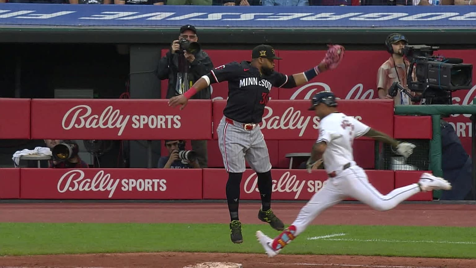 Brayan Rocchio singles after review in the 7th | 05/18/2024 | San ...