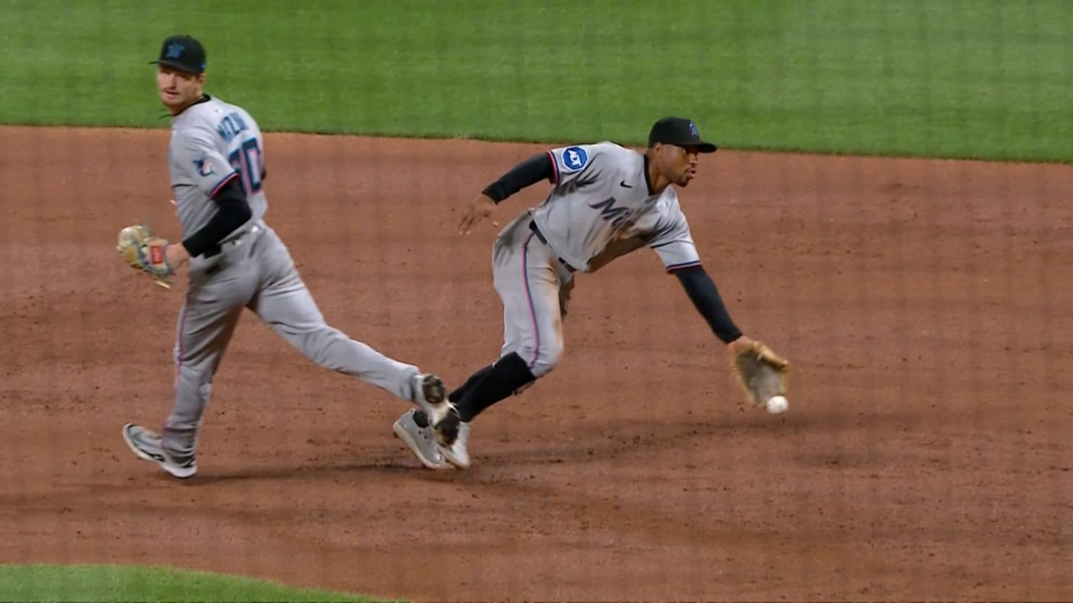 Xavier Edwards makes a quick glove flip to end inning | 08/28/2025 ...