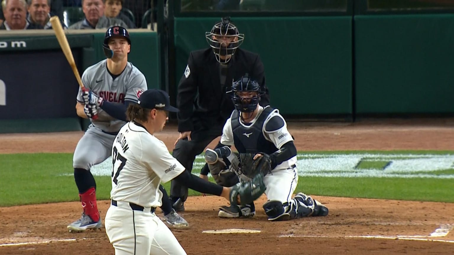 Tyler Holton atrapa un comebacker | 10/10/2024 | Los Tigers de Detroit