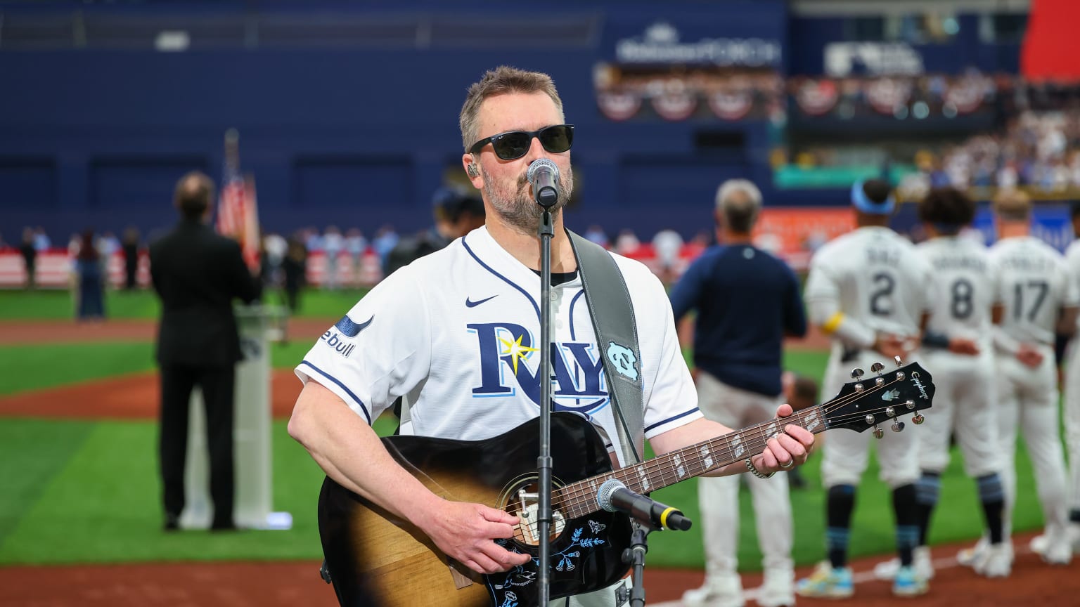 Eric Church canta el himno nacional | 06/04/2026 | Los Rays de Tampa Bay
