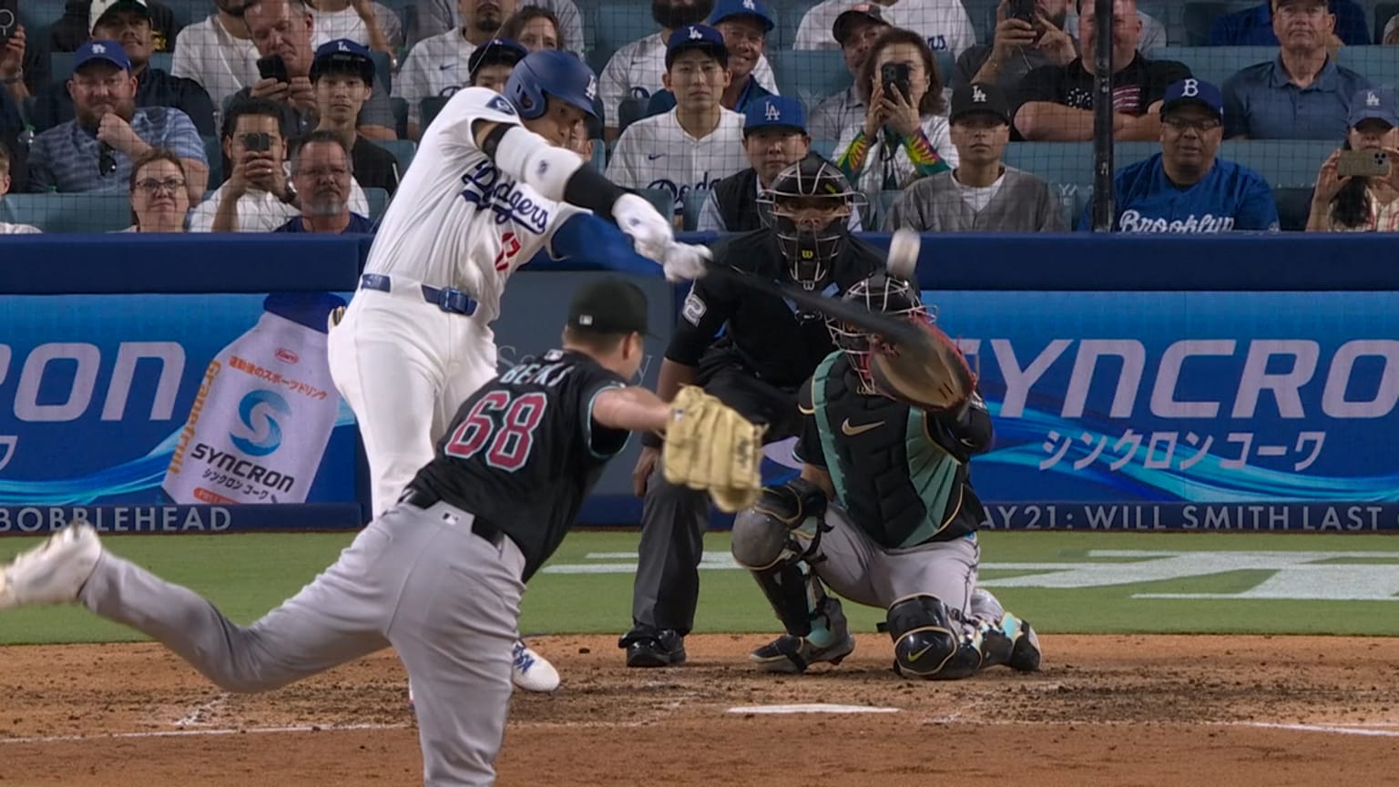 Shohei Ohtani doubles in the 8th | 05/20/2025 | Los Angeles Dodgers