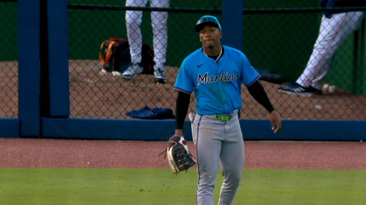 Dillon Head's diving catch | 03/22/2025 | MLB.com