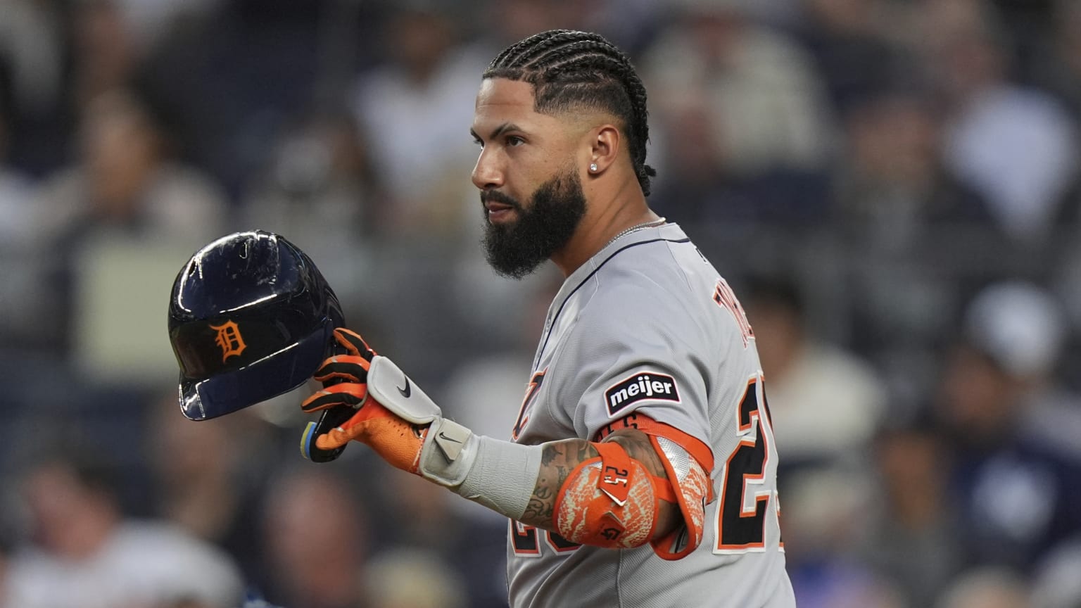 Torres receives ovation in return to Yankee Stadium | 09/09/2025 ...