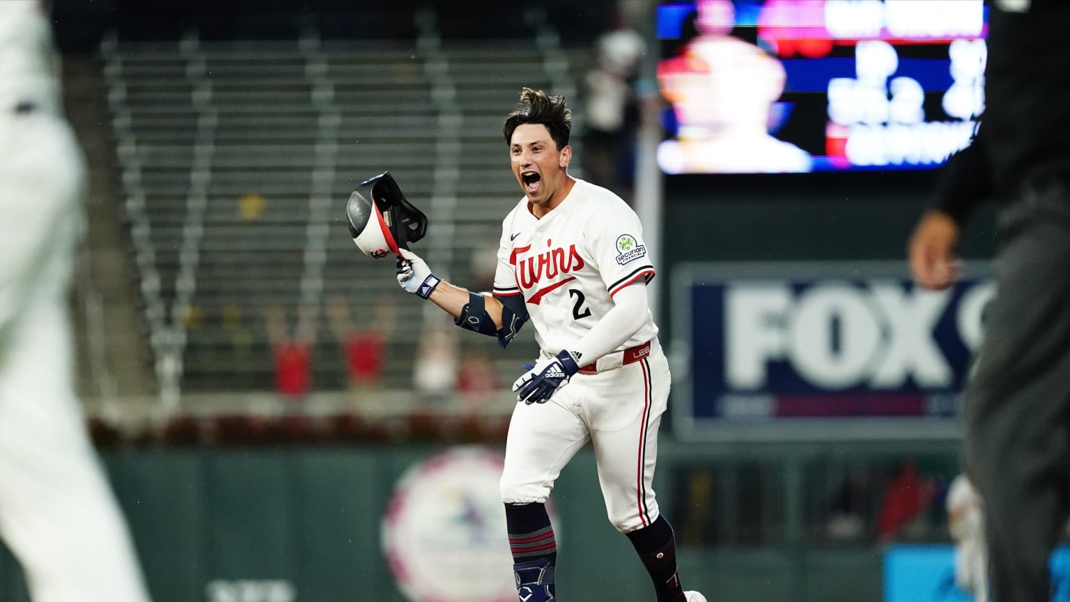 Brooks Lee's two-run walk-off single | 07/28/2025 | MLB.com