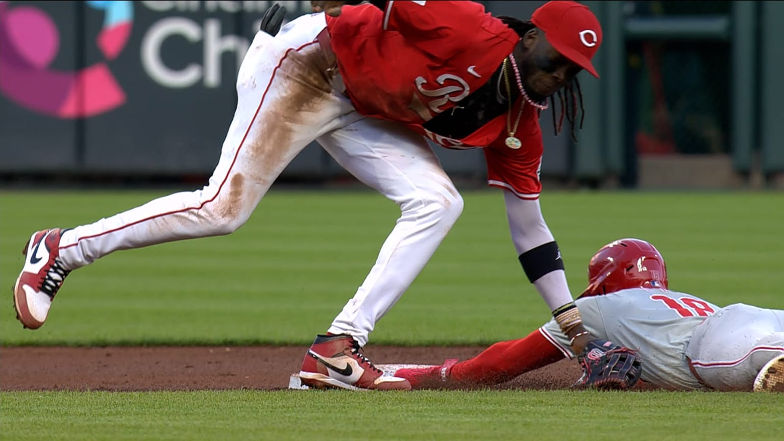 Johan Rojas steals second base after review | 04/24/2024 | Cincinnati Reds