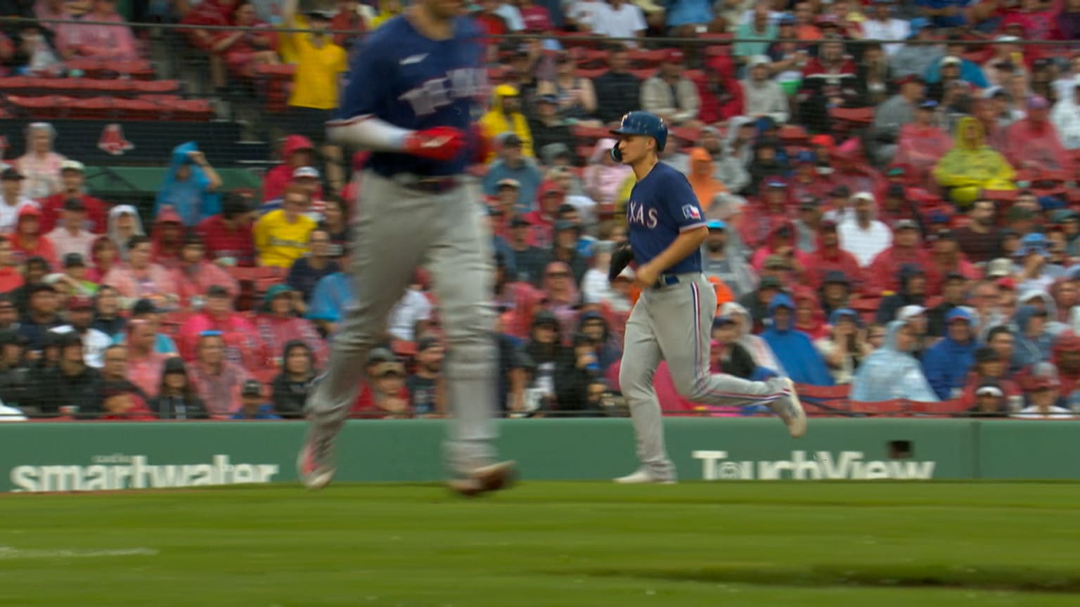 Mitch Garver walks to bring home a run in the 7th | 07/04/2023 | Texas ...