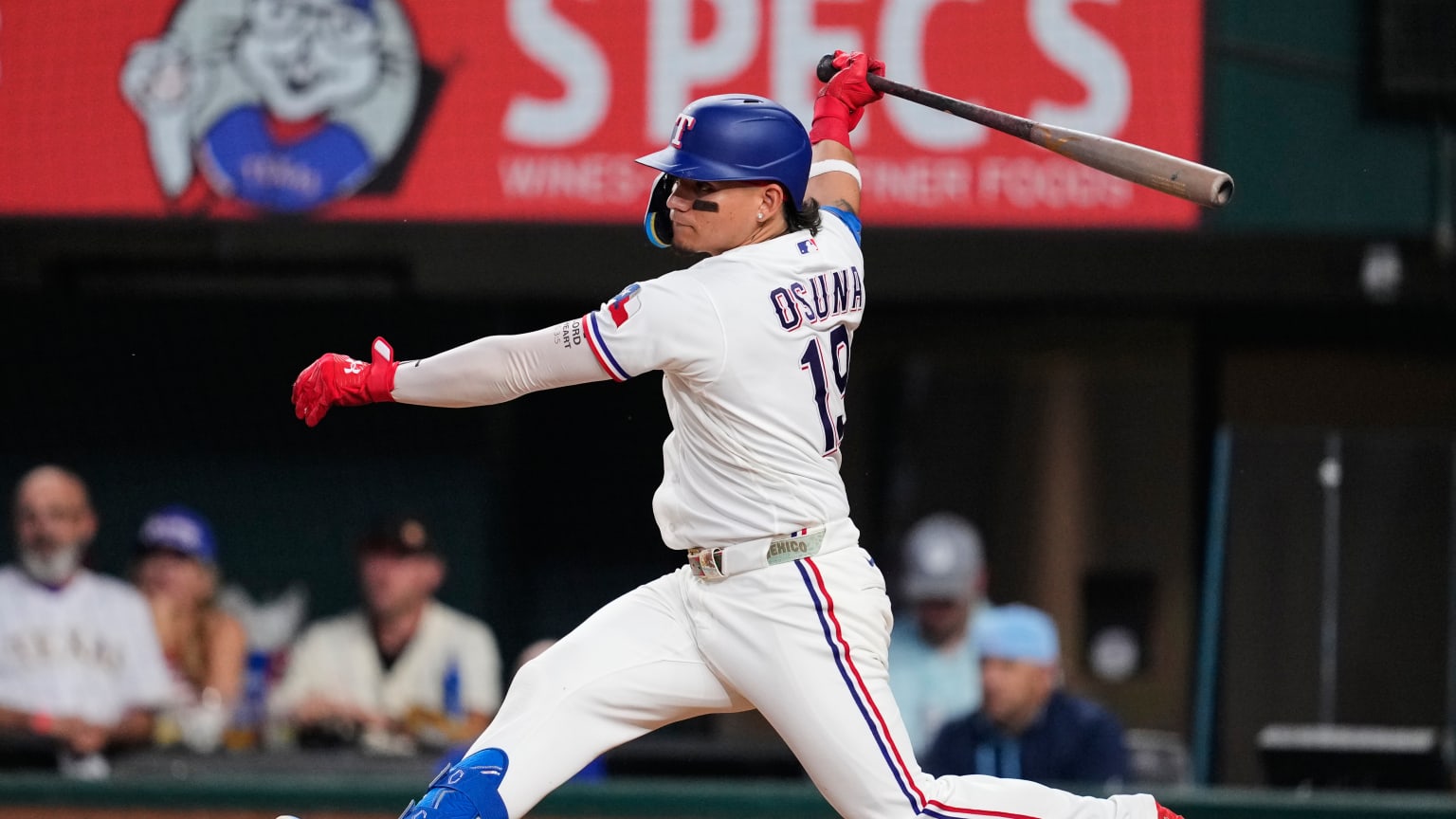Alejandro Osuna produce con sencillo | 12/05/2026 | Los Rangers de Texas
