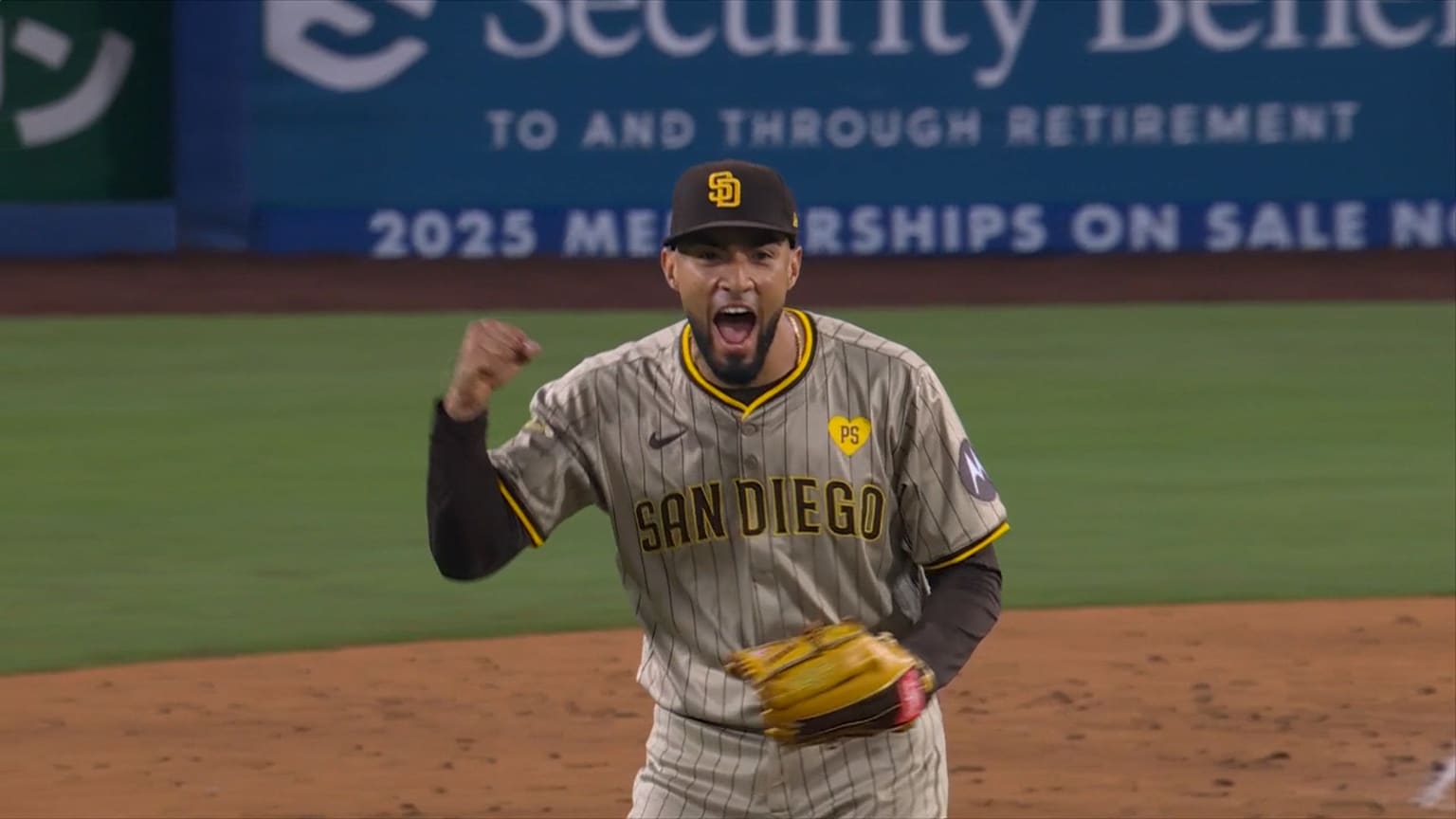 Padres clinch with first triple play of second half | 09/25/2024 | MLB.com
