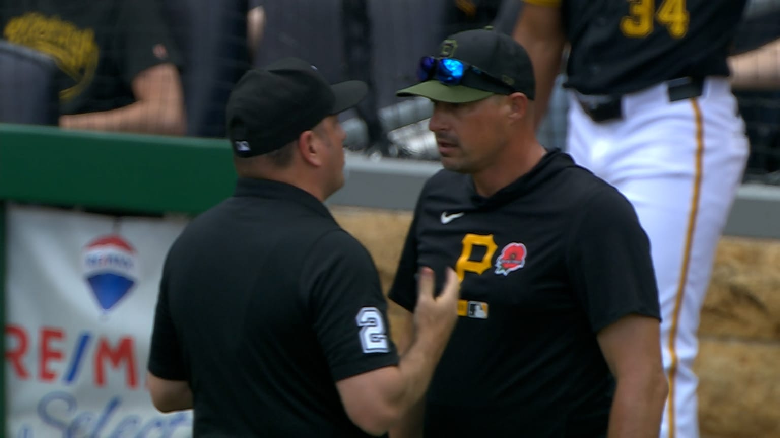 Don Kelly ejected in the 2nd inning | 05/25/2026 | Pittsburgh Pirates