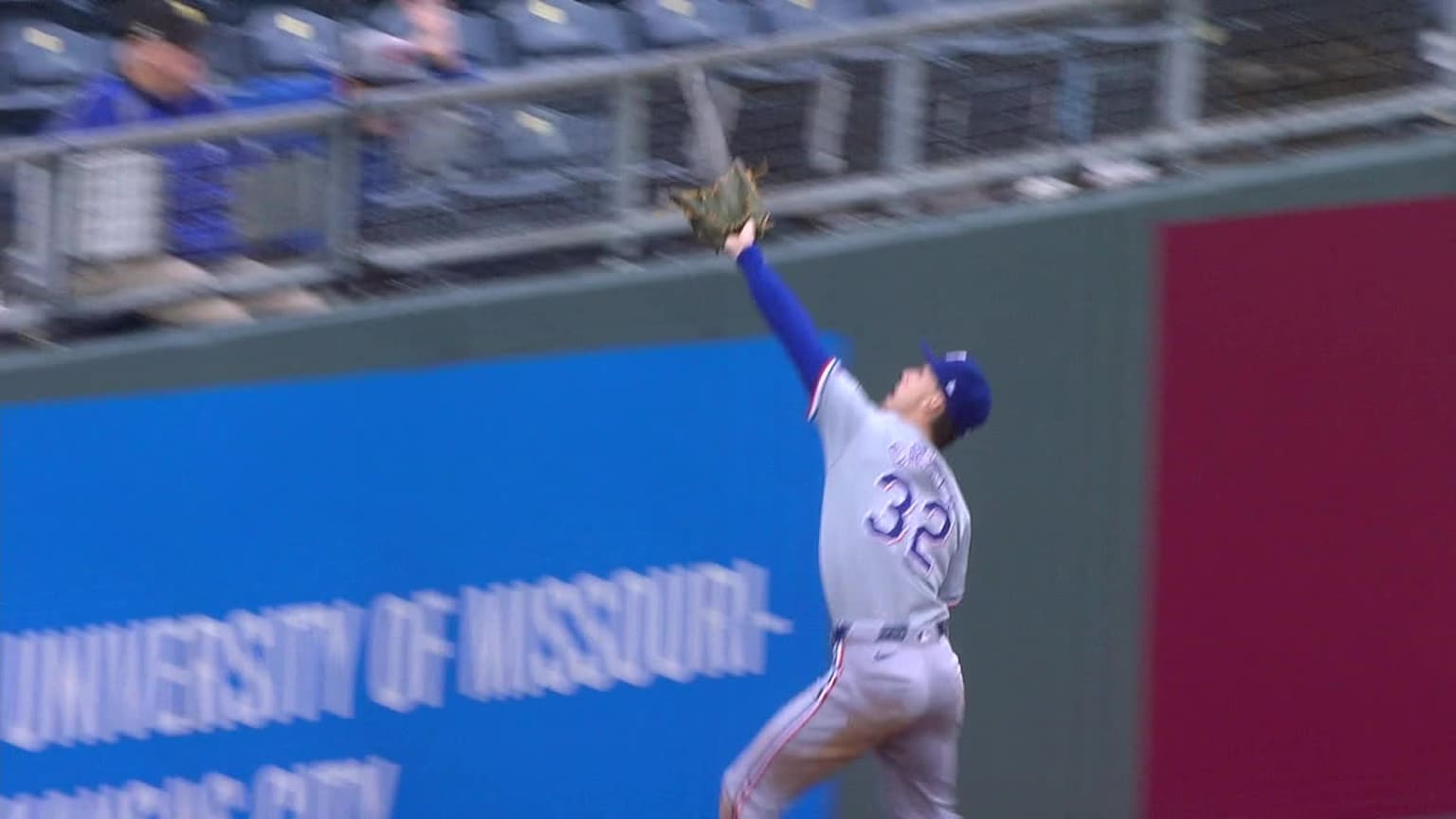 Evan Carter's running catch | 05/05/2024 | Texas Rangers