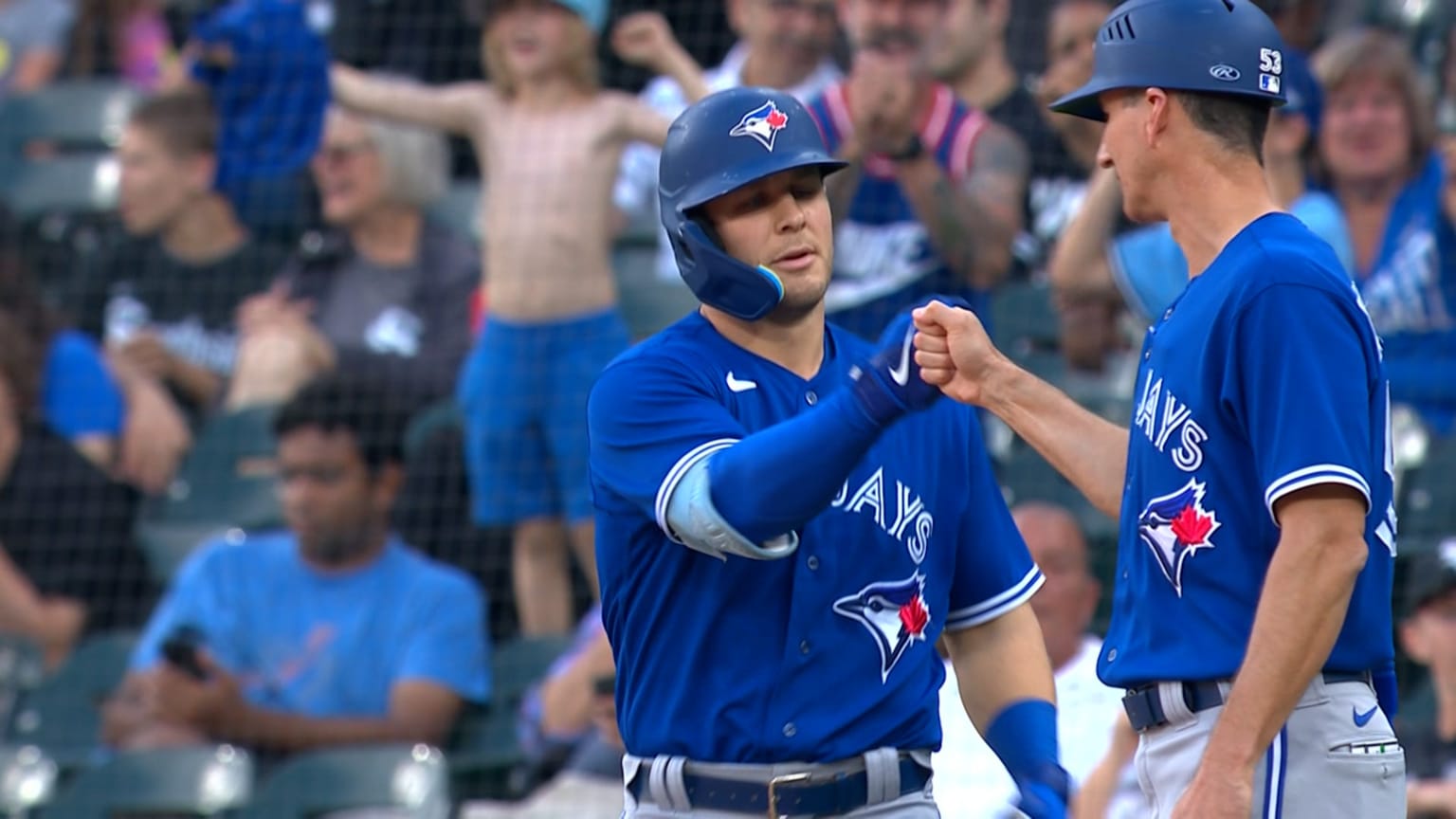 Daulton Varsho grounds a RBI bunt single | 07/06/2023 | Toronto Blue Jays